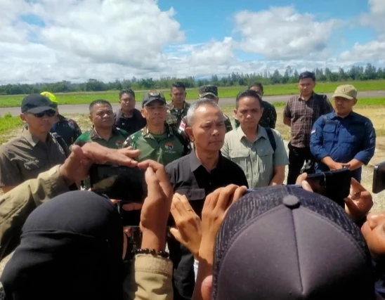 Satgas TNI Berhasil Evakuasi Jenazah Pilot Glen Malcolm Conning dan ...